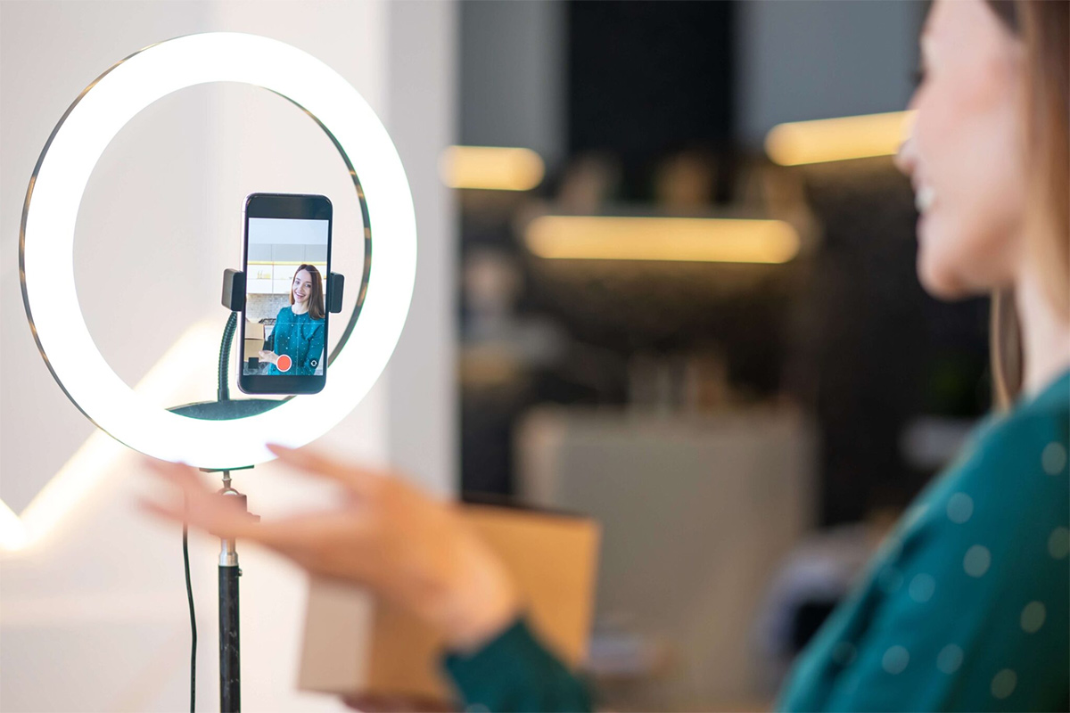 Đèn Livestream là gì? Công dụng thế nào? Vì sao nên sử dụng?